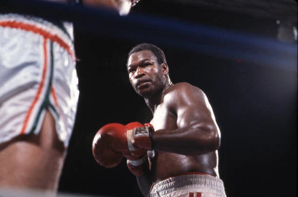 LARRY HOLMES BOXING At Houston Astrodome On Boxing 1982 Tv Old Photo 2 ...