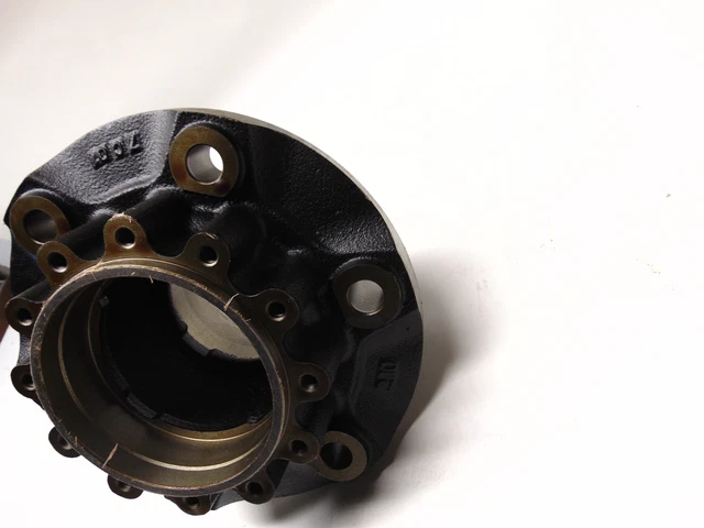 NEW GENUINE MITSUBISHI Fuso E4 E5 Canter Rear Wheel Hub ML236267 Left ...