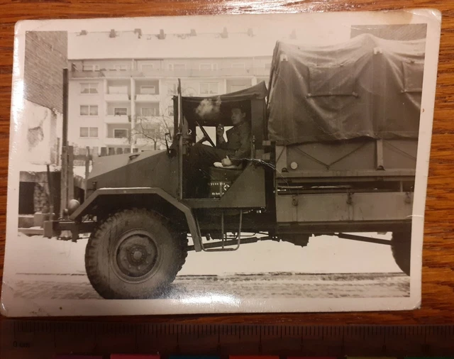 FOTO LKW TRANSPORTER NVA oder Bundeswehr, Heer, mit Soldat, DDR, BRD ...