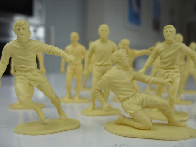 VINTAGE AIRFIX FOOTBALLERS Figures 1:32 Scale Rare 1960's £26.99 ...