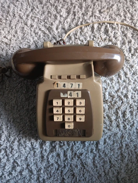 ANTIQUE LAND LINE Phone. BT Rented On Underside. Khaki Green £4.99 ...