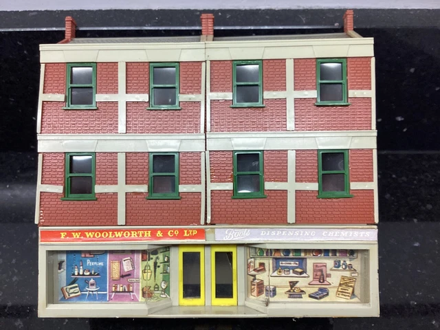 TRIANG MODEL LAND Woolworths And Boots Shop And Office Block RML45 £31. ...
