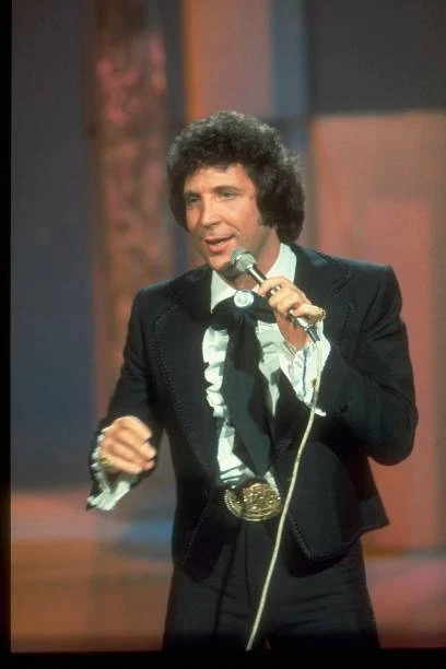WELSH SINGER TOM Jones performing on stage circa 1973 TV OLD PHOTO 1 $8 ...