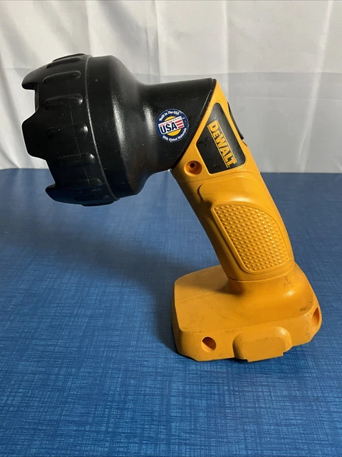 DEWALT DW908 18-VOLT NiCd Pivoting Head Cordless Flashlight - Yellow ...