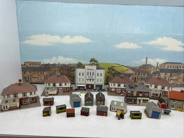 N GAUGE METCALFE buildings Houses - Low Relief House - Garages Ect £38. ...