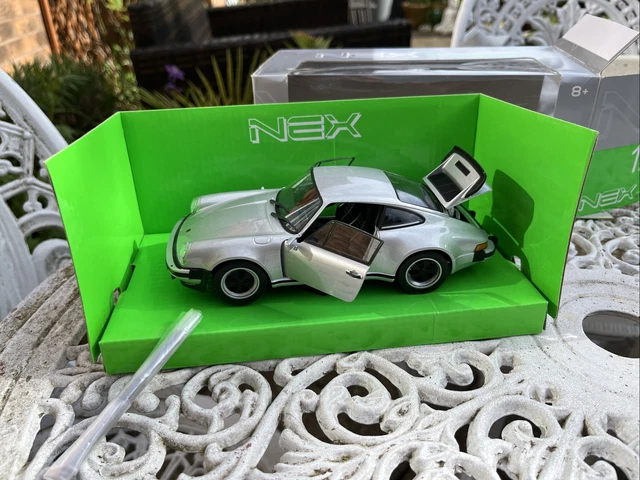 WELLY / NEX Porsche 911 Turbo 3.0 1974 silver, 1:24 scale diecast model ...