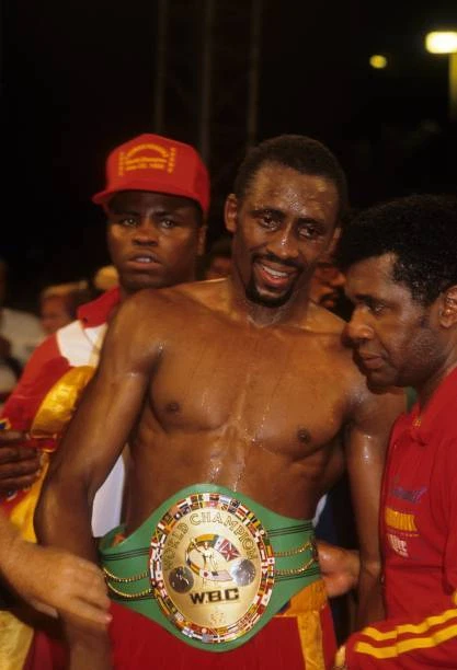 BOXER THOMAS HITMAN Hearns at boxing match on March 10 1986 in Cae- Old ...