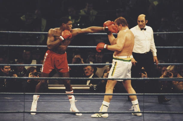 ENGLISH HEAVYWEIGHT BOXER Frank Bruno pictured in action to defea - Old ...