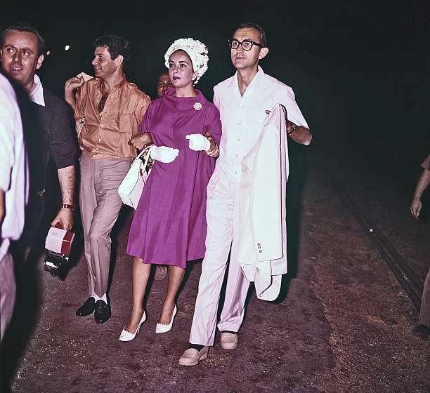 ELIZABETH TAYLOR WITH her husband and American singer Eddie Fisher 1958 ...