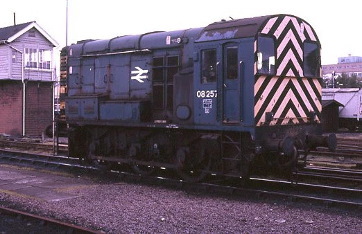 ORIGINAL COLOUR SLIDE of 08257 BR class 08 diesel shunter loco £11.53 ...