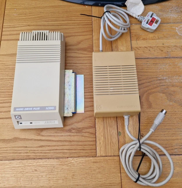 AMIGA A590 HARD drive (20mb) Hard Drive inc PSU Tested 2mb internal Ram ...