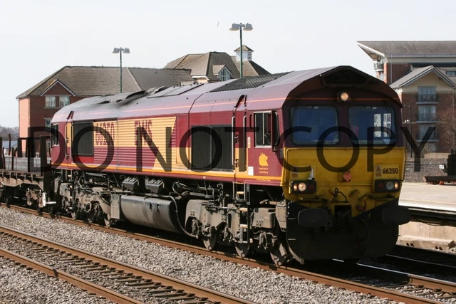 UK DIESEL TRAIN Railway Photograph Of Class 66 66250 Loco. Rm66-490 £1. ...
