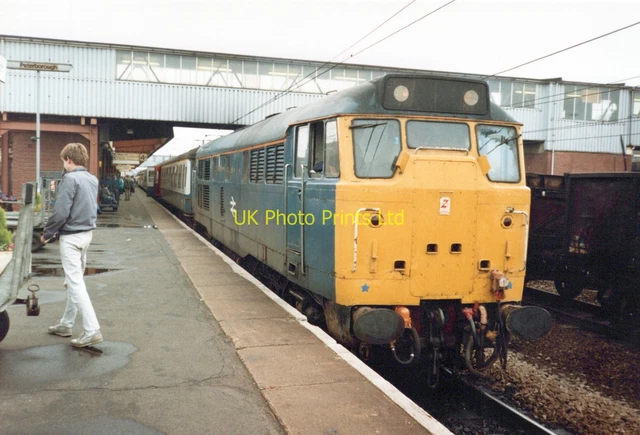 RAILWAY PHOTO 6X4 Class 31 31403 Passenger Train Peterborough c1986 £1. ...