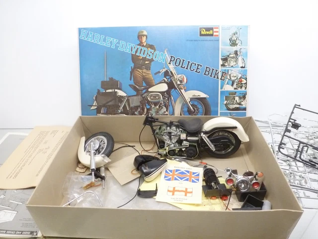 REVELL H-1227 HARLEY Davidson Police Bike - 1:8 - Semibuilt Kit In Box ...