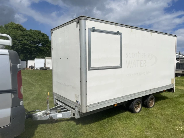 LARGE TWIN AXLE Ifor Williams Box Trailer With Rear Door And Side ...
