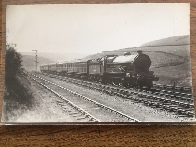 VINTAGE POSTCARD STEAM Train Passenger Loco LNER 6165 Class B3 Valour £ ...