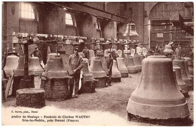 FONDERIE DE CLOCHES WAUTHY, à Sin-le-Noble près Douai. Atelier de ...