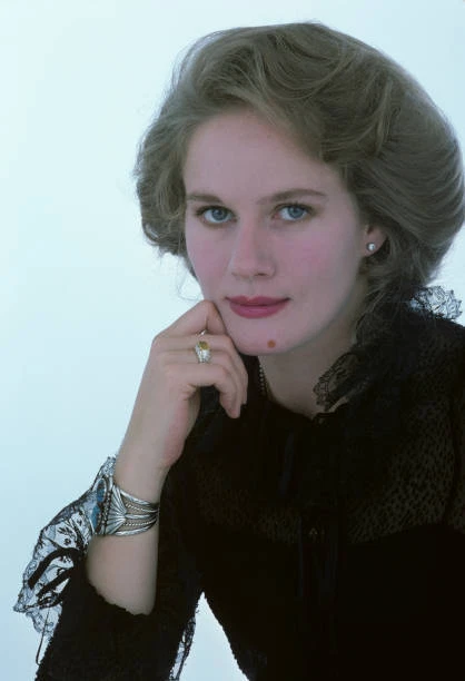 DOMINIQUE SANDA POSES In Studio French Model Actress 1977 OLD PHOTO 9 ...