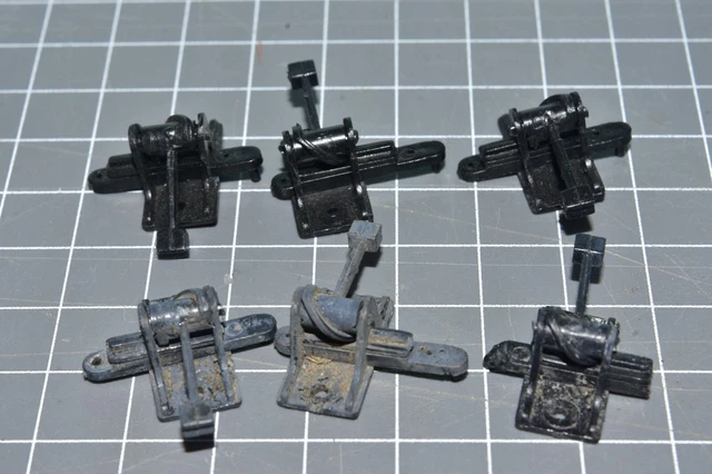 HO SCALE TRACK Laying parts including joiners, spikes and point levers ...