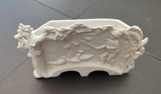 PORCELAINE DE SAXE: jardinière ou vide pochejeune garçon conduisant des ...