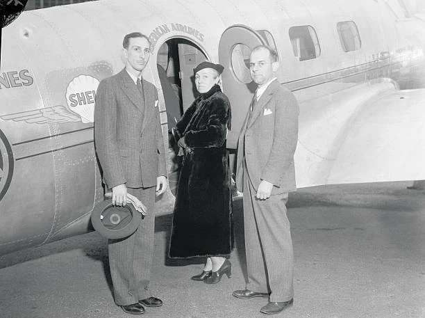 RACER JIMMY DOOLITTLE With Wife And Robert Adamson By Airplane 1935 Old ...