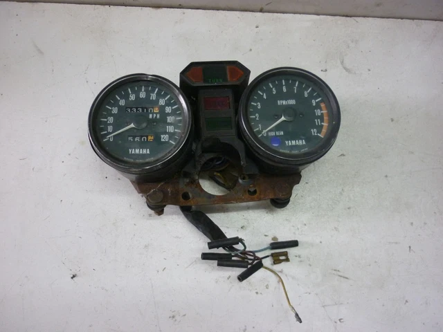 YAMAHA RD250 RD400 D E F clocks speedo showing 33310 miles and rev ...