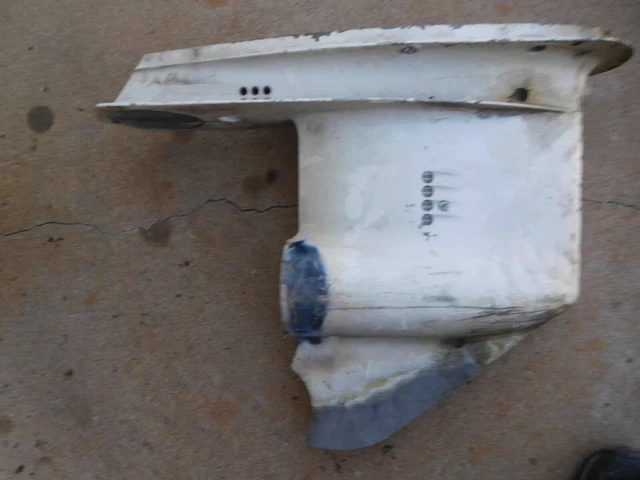 JOHNSON/EVINRUDE V6 OUTBOARD 1978 200hp lower unit housing 324409 £56. ...