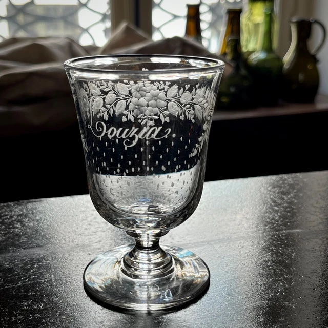 VERRE ANCIEN À décor gravé du prénom Louzia et de fleurs, XIXe siècle ...