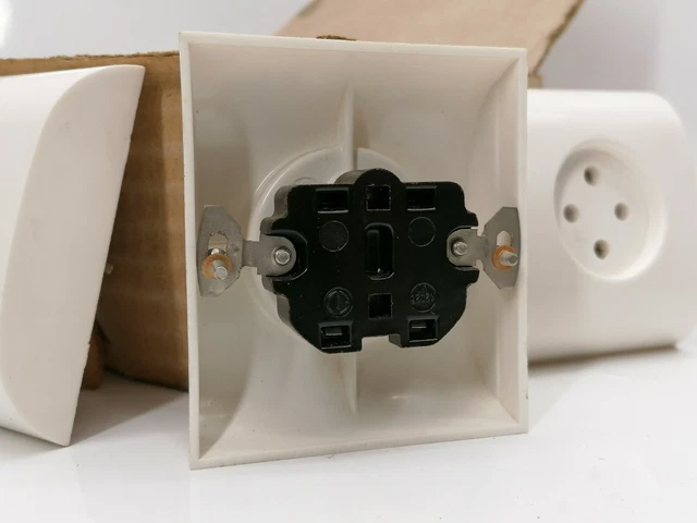 ORIGINAL ALT RETRO Steckdose bakelit Unterputz eckig TOP Zustand rund ...