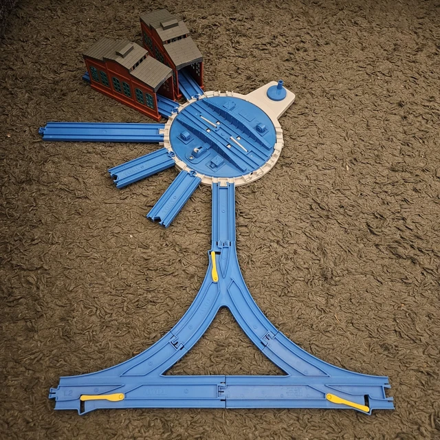TOMY TRACKMASTER THOMAS The Tank Engine And Friends Turntable With ...