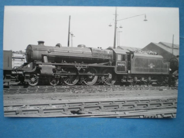 PHOTO LMS Black Five 4-6-0 Loco No 44692 At Willesden 17/7/60 £2.00 ...