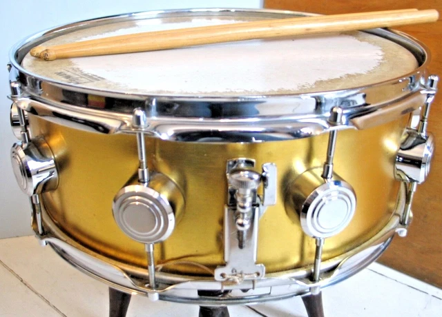VINTAGE HAYMAN VIBRASONIC Snare Drum 14" x 5.5" Gold great condition ...