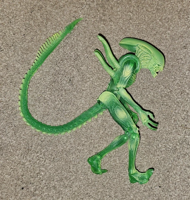 ALIENS ALIEN XENOMORPH Queen Neon Edition Action Figure NECA - alien vs ...