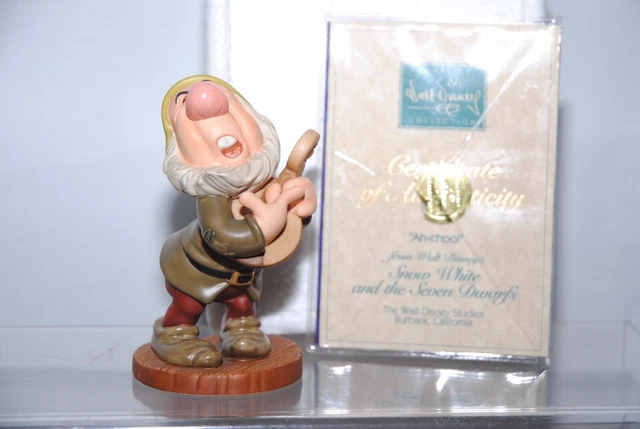 WDCC WALT DISNEY classic Collection snow white Sneezy Ah-Choo figurine ...