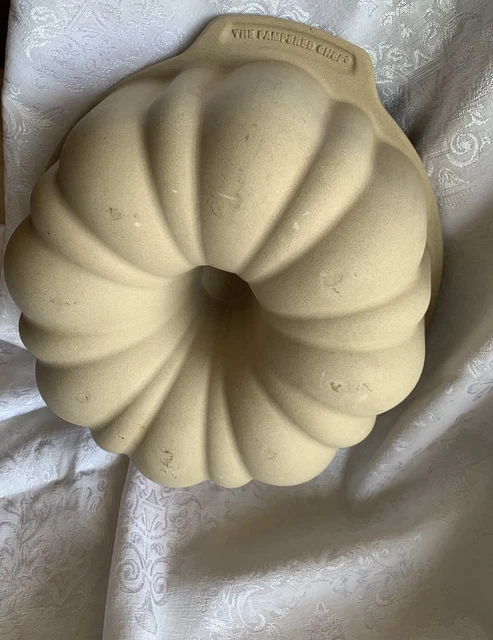 PAMPERED CHEF FAMILY Heritage Stoneware 10 Inch Stoneware Fluted Bundt ...
