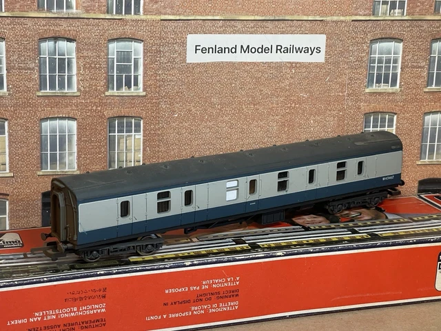 LIMA OO GAUGE Model Railway Blue And Grey BG Parcel Van £15.00 ...
