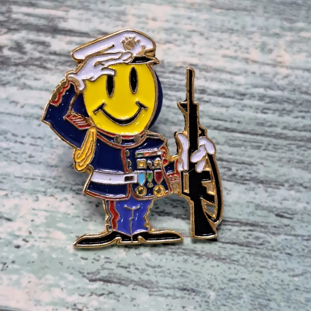 WALMART ASSOCIATE EMPLOYEE Pin - Smiley Military Uniform Medals Salute ...