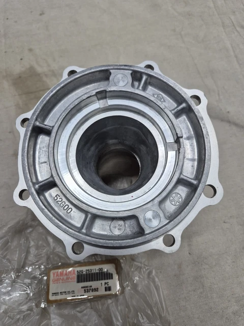 YAMAHA MOTO 4 Yfm200N Axle Carrier Bearing Housing Rear Axle 52G-25311 ...