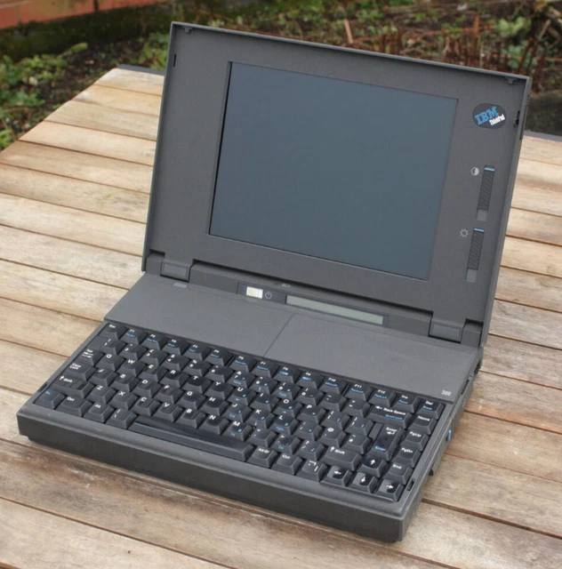 RARE VINTAGE IBM ThinkPad 300, lancé en 1992 avec le ThinkPad 700 et ...