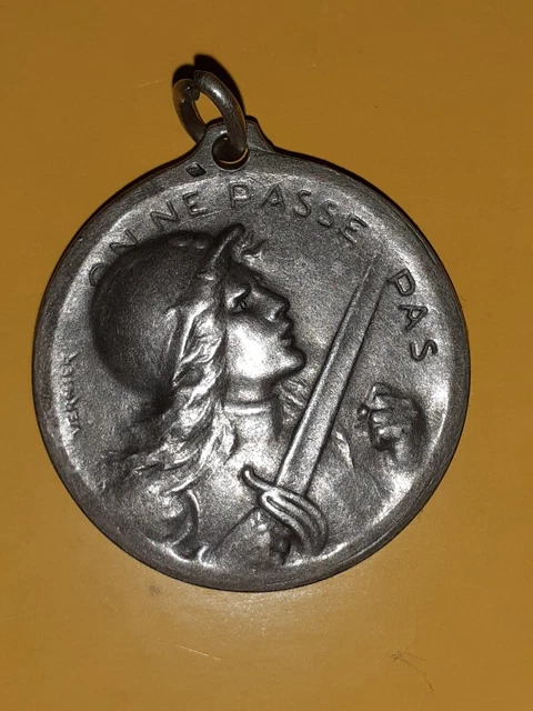 MEDAILLE DE VERDUN VERNIER 1914/18 EN ARGENT 2 Poinçons INSIGNE ...