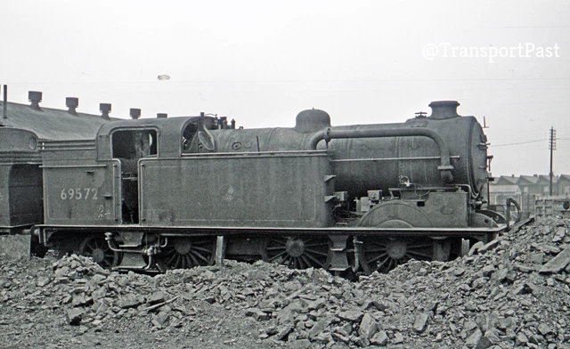 BRITISH RAILWAYS STEAM Loco 69572 - 35mm Photographic Slide c/w ...