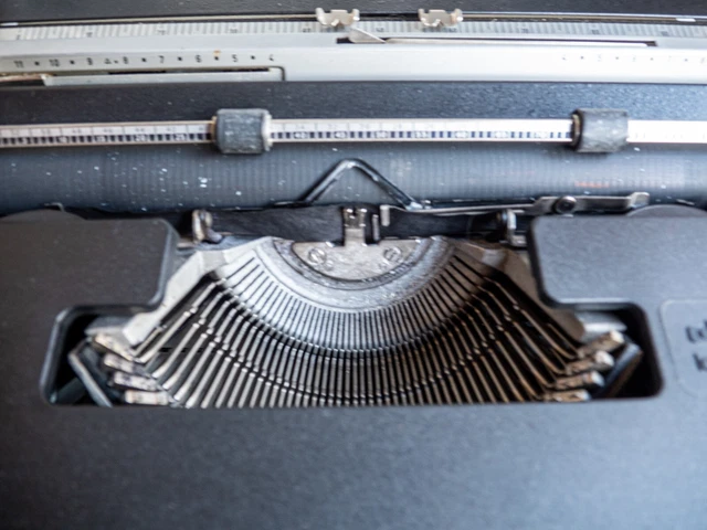 OLIVETTI LETTERA 36C - macchina da scrivere vintage funzionante EUR 110 ...