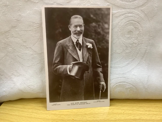 H.M. KING GEORGE - His Majesty's Gracious Smile - J Beagles & Co ...