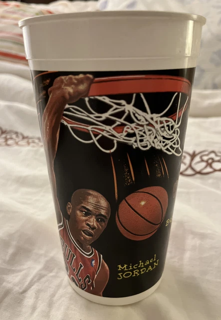 VINTAGE NBA MICHAEL Jordan McDonald's Looney Tunes Bugs Bunny Plastic ...