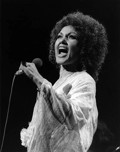 ENGLISH SINGER CLEO Laine Performs Live On Stage 1974 OLD MUSIC PHOTO 1 ...