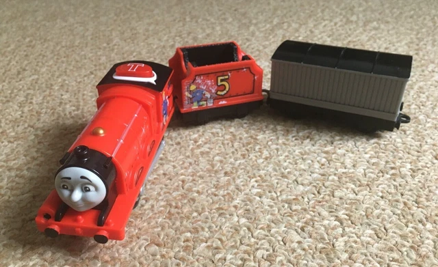 TRACKMASTER BATTERY THOMAS & Friends Talking James & 2 Carriages TESTED ...