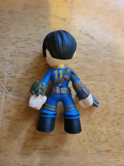 FUNKO MYSTERY MINI Fallout SOLE SURVIVOR WOMAN Curie Vinyl Figure £6.29 ...