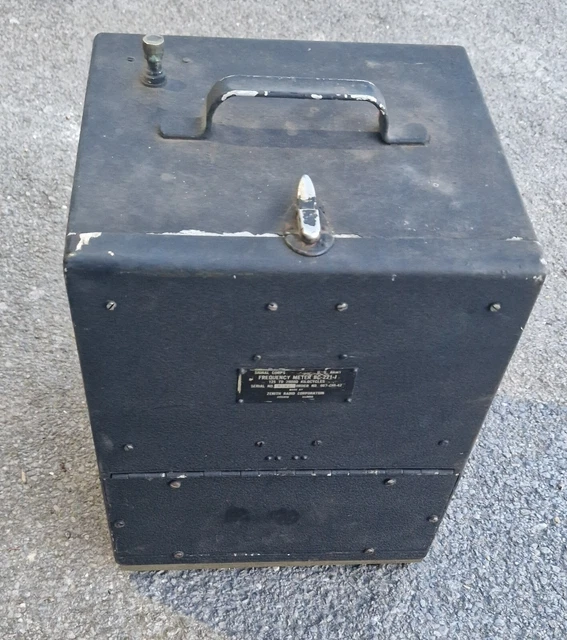 WW2 SIGNAL CORPS U.S ARMY Frequency Meter BC-221-1 with mounting for ...