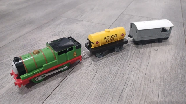 THOMAS TRACKMASTER PERCY train with Fuel & Toad Trucks. OLD STYLE TOMY ...