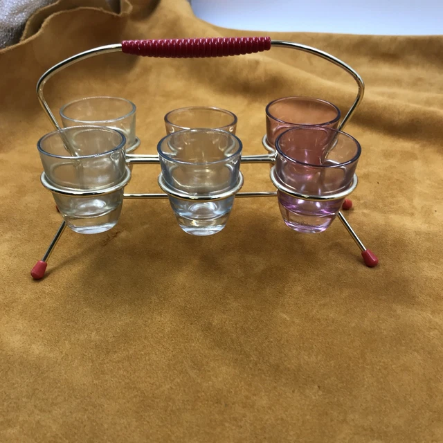 6 FARBIGE SCHNAPSGLÄSER in Messingständer, vintage 50er /60er Jahre ...